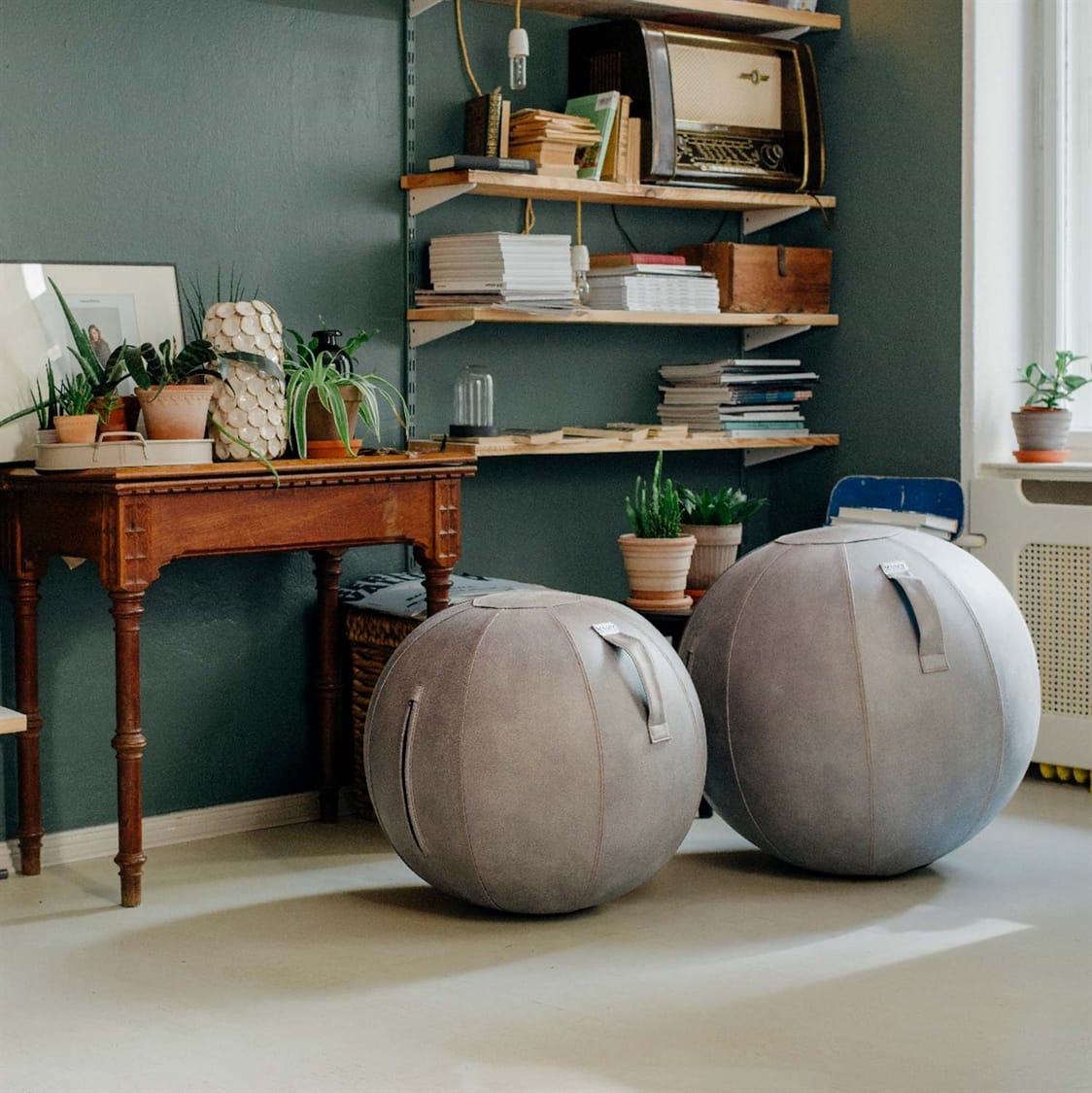 VLUV - IN STOCK! - Back in Action